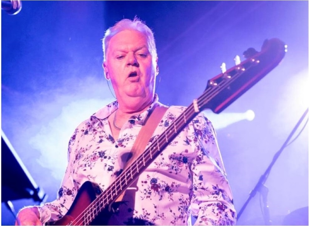 About Us | The Chain Band