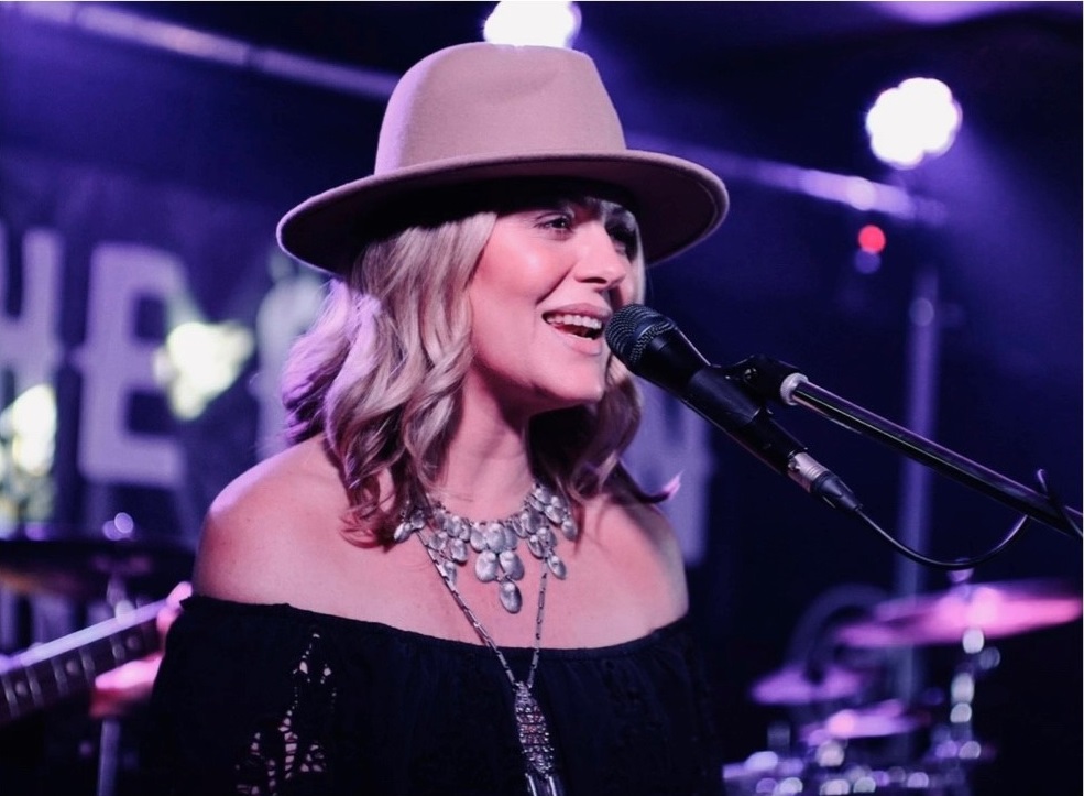 About Us | The Chain Band